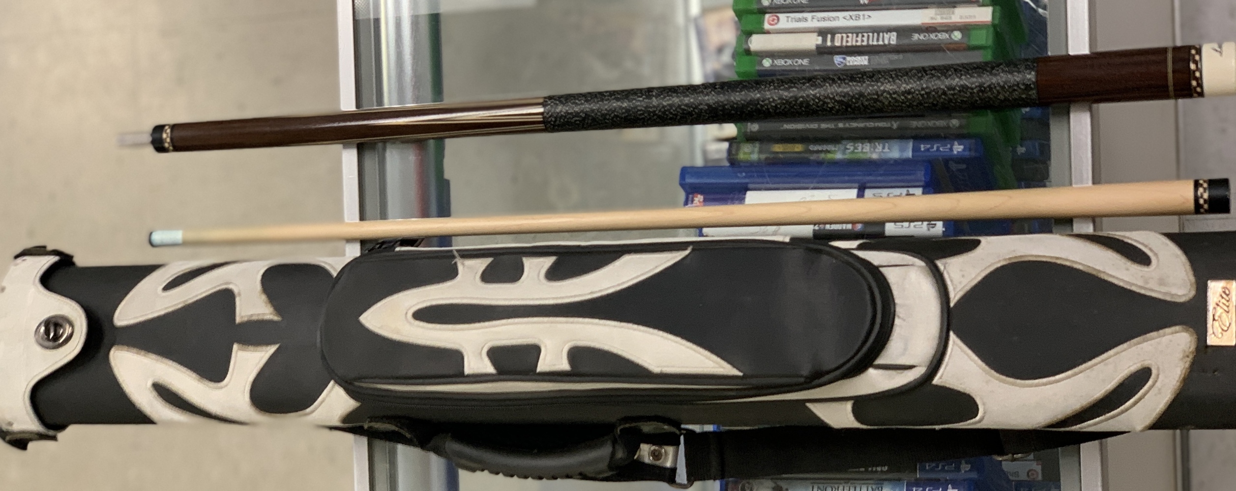 Lucasi 711 2-Piece Pool Cue with Case | Pawn Express of Troy